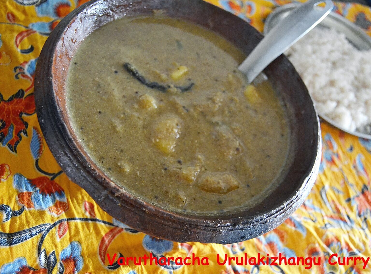 Varutharacha Urulakizhangu Curry ~ Potato Curry with Roasted Coconut ...