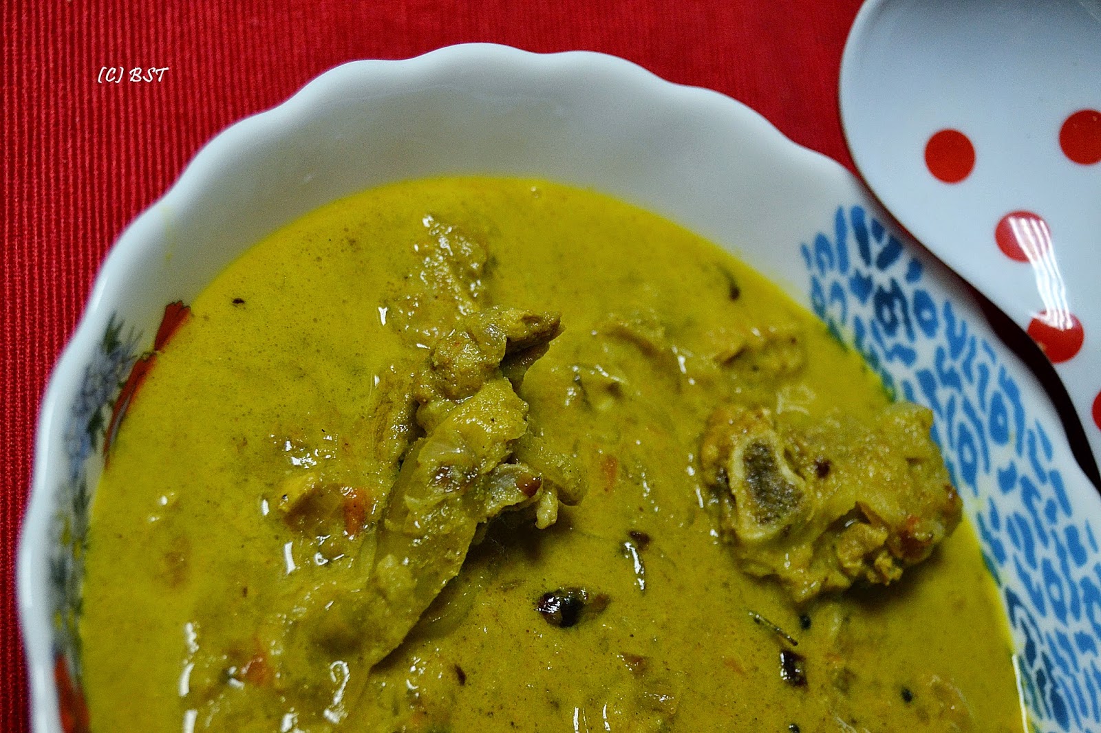 Varutharacha Erachi Curry - Malabar Meat Curry in Roasted Coconut Paste ...