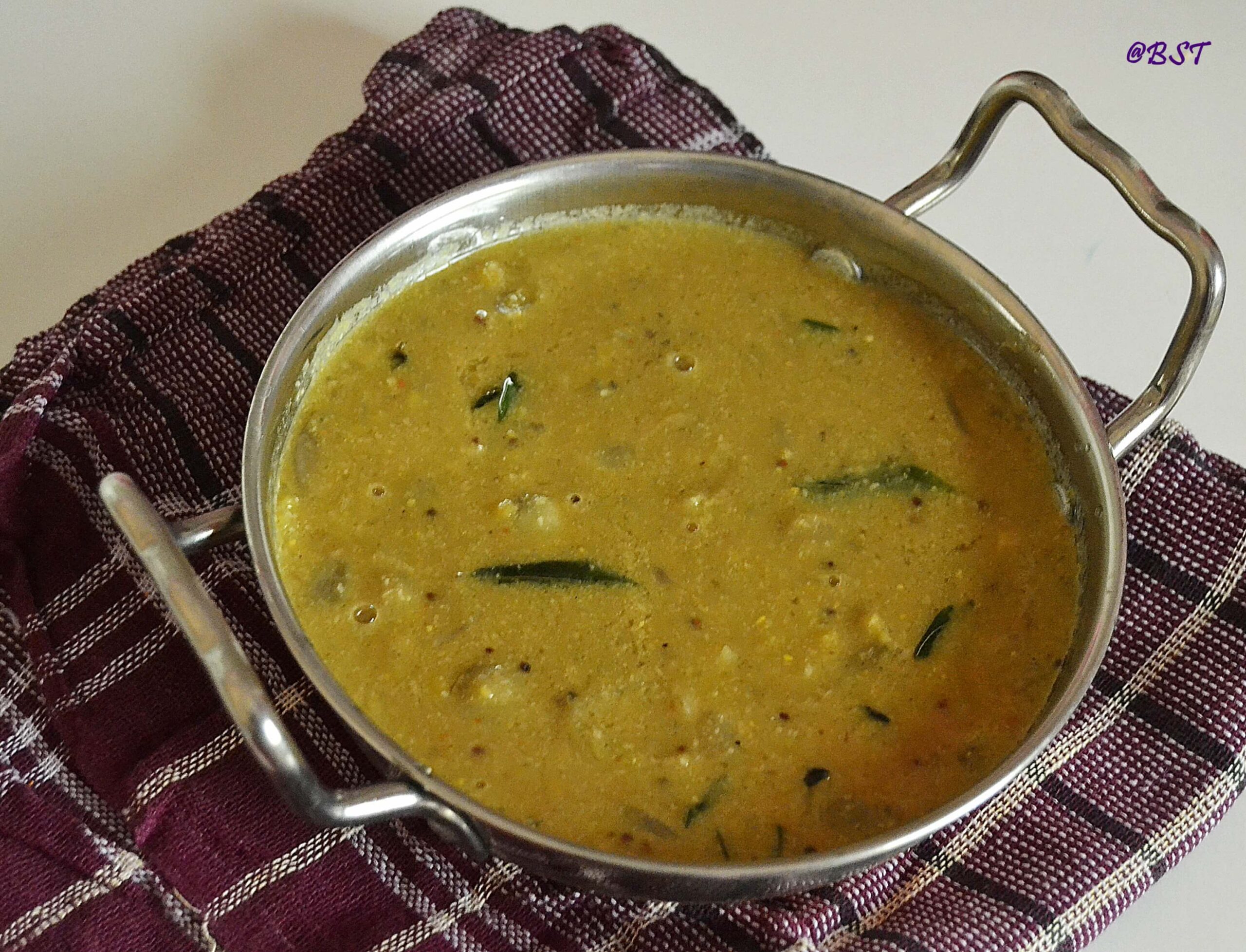 Arachuvitta Vengaya Sambaar ~ South Indian Shallot Lentil Stew - The ...
