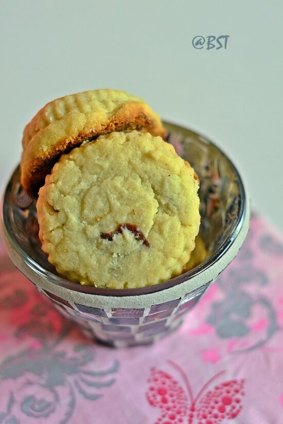 Ma'amoul ~ Middle Eastern Date Filled Cookies - The Big Sweet Tooth