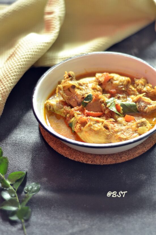 Payyoli Kozhi Curry | Chicken Curry - The Big Sweet Tooth