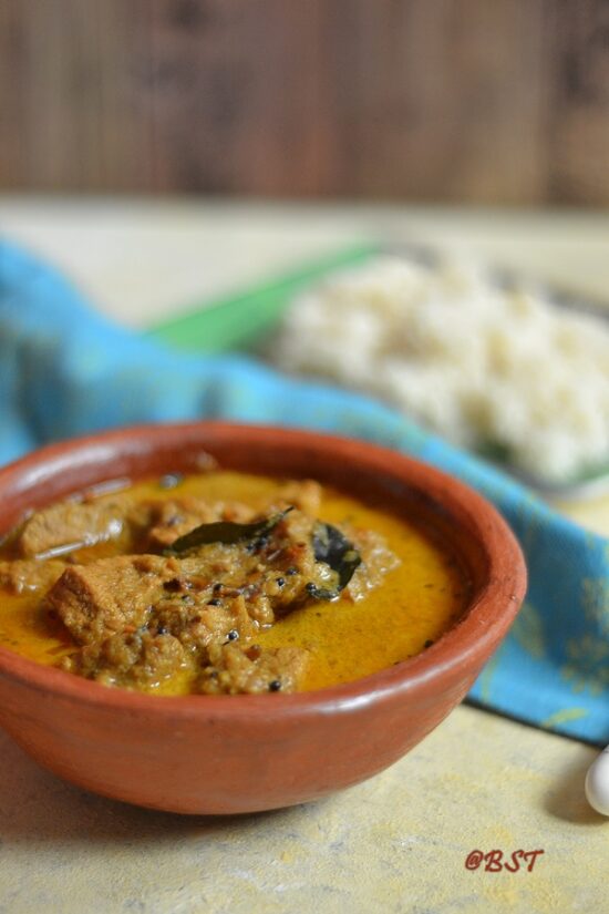 Varutharacha Erachi Curry - Malabar Meat Curry in Roasted Coconut Paste ...