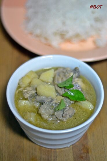 Kozhi Ishtu ~ Kerala Chicken Stew - The Big Sweet Tooth