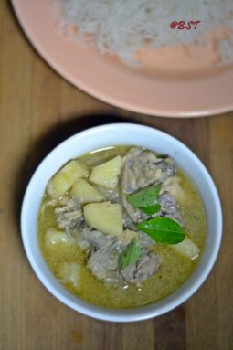 Kozhi Ishtu ~ Kerala Chicken Stew - The Big Sweet Tooth