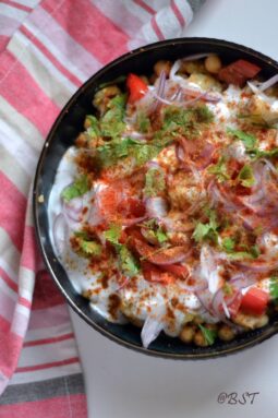 Pakistani Chana Chaat | Easy Chole Chaat with Yogurt - The Big Sweet Tooth
